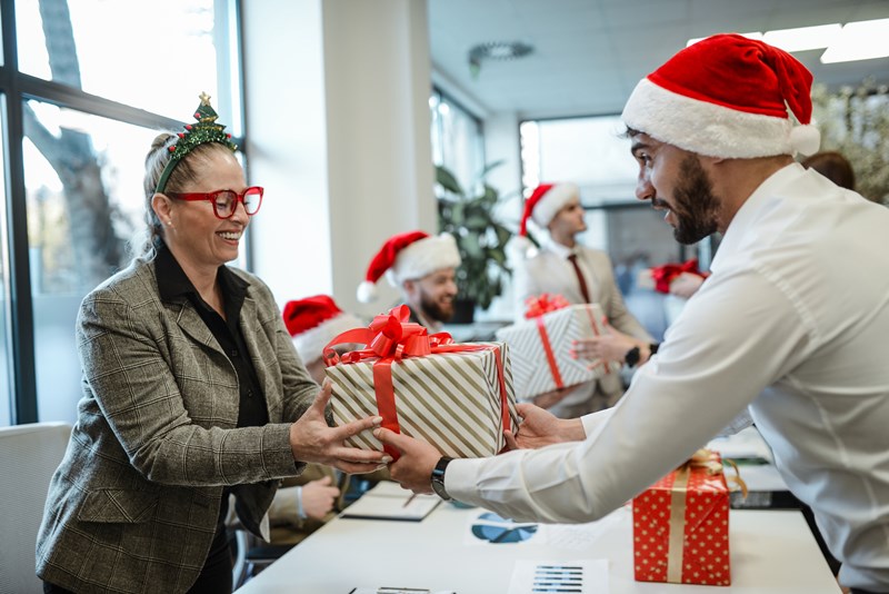 How to Build a Holiday Recognition Plan That Boosts Employee Morale ...